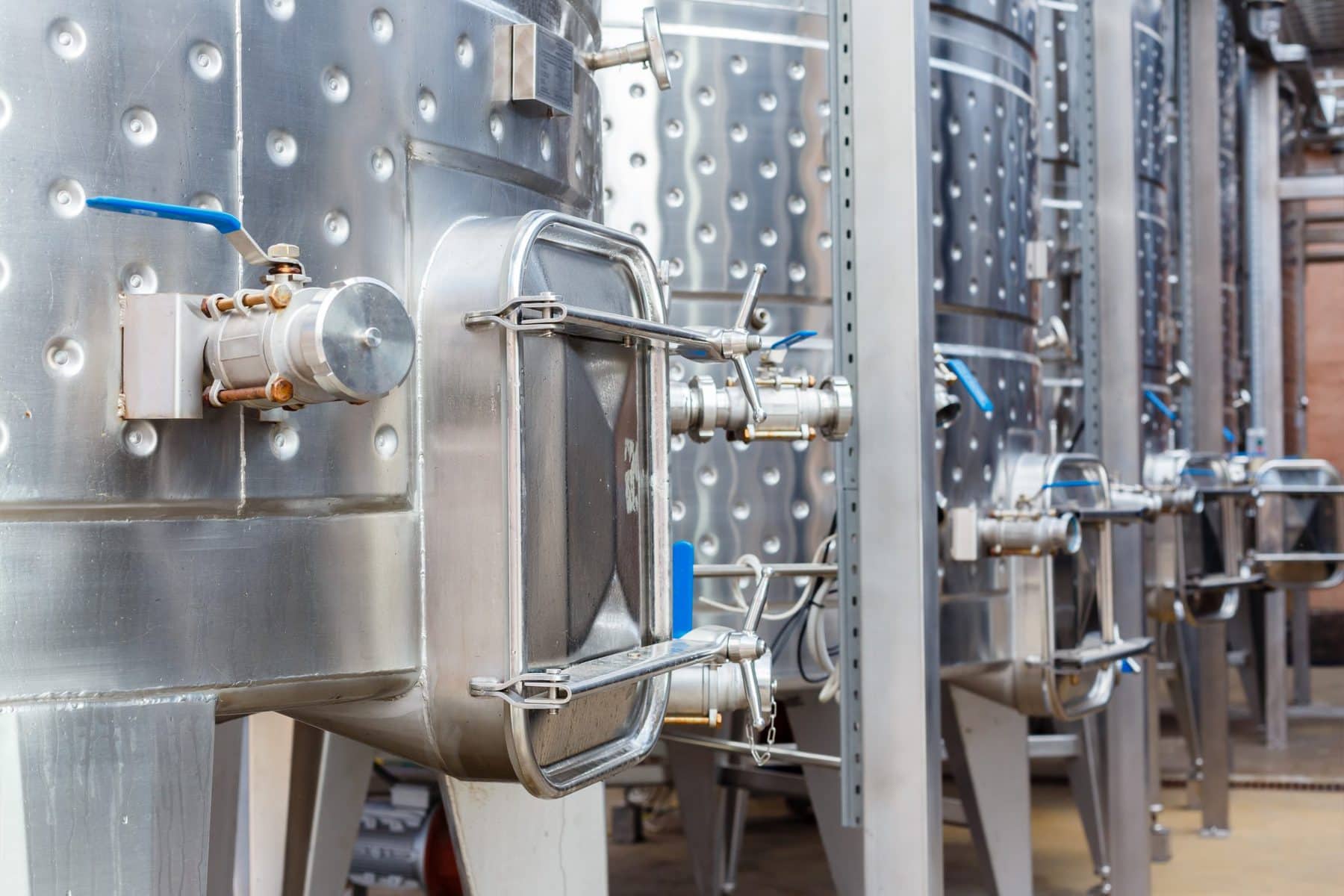 How is Champagne Made (in 15 Clear Steps) - Champagne School